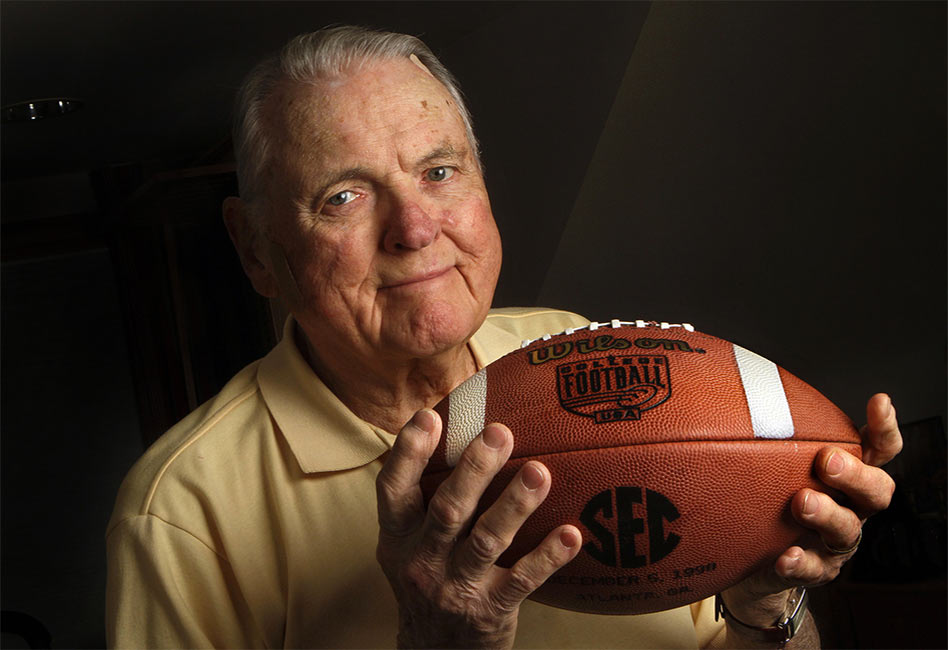 Keith Jackson, Voice of College Football, Dies at 89