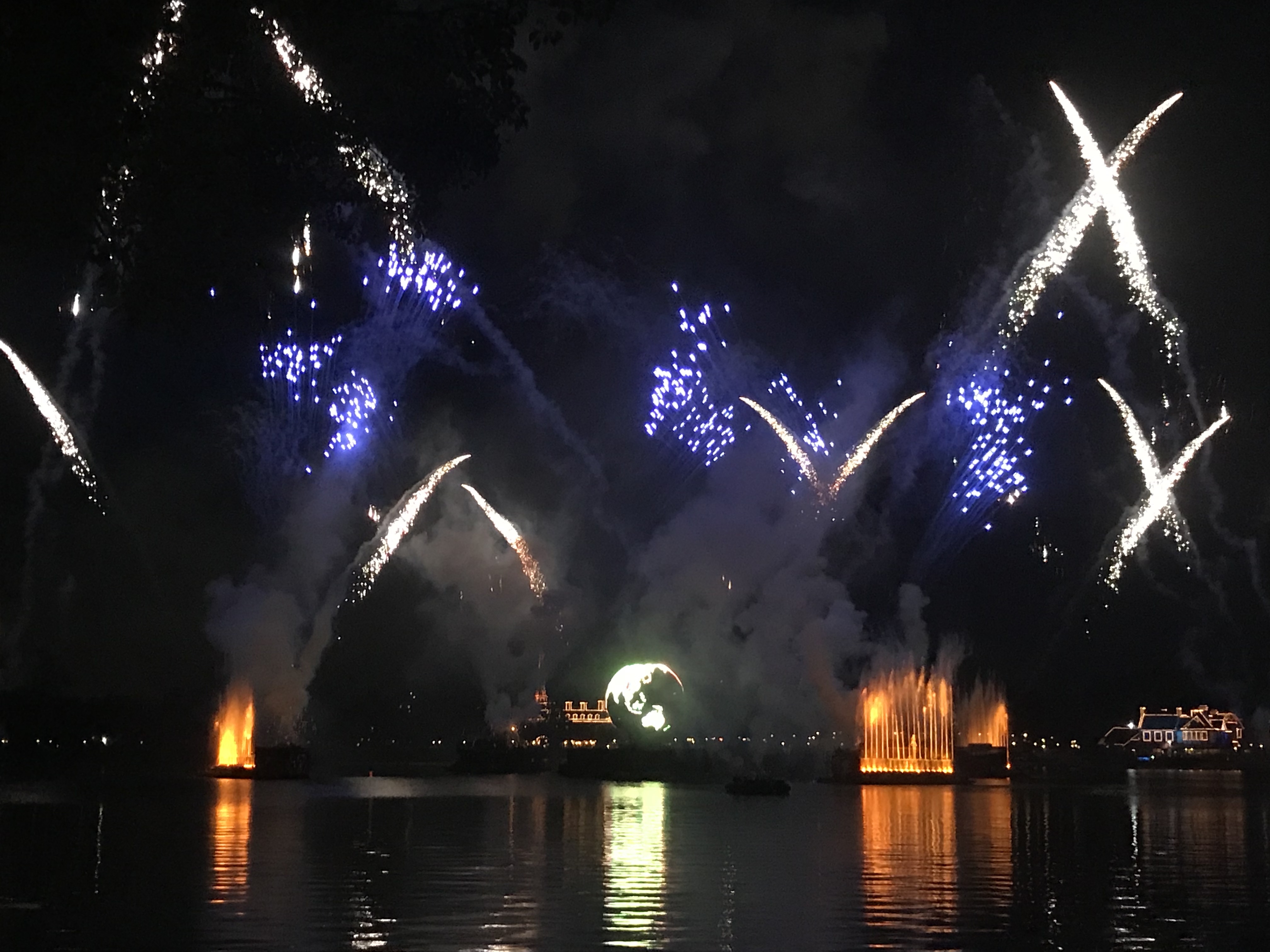 Enjoy 4th of July Fireworks at Our World Class Theme Parks